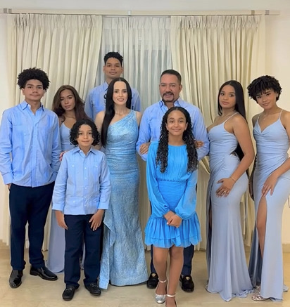 Frank Reyes muestra su lado más íntimo con foto junto a sus siete hijos ...